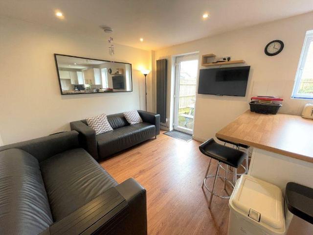 1 bedroom in a house share to rent