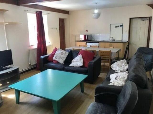 1 bedroom in a house share to rent
