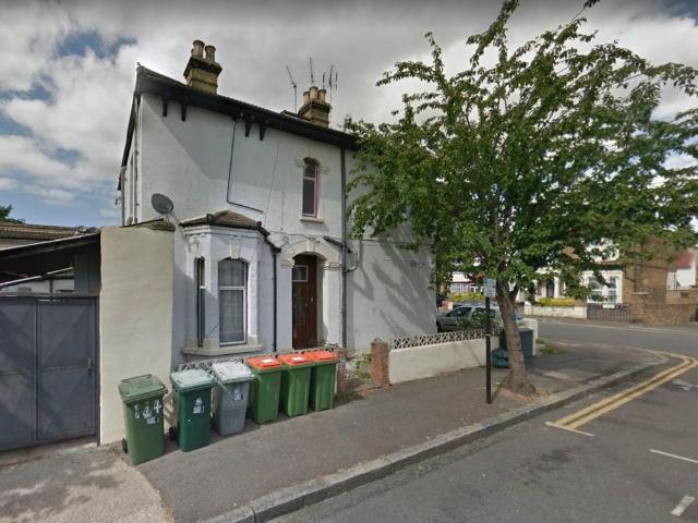 1 bedroom in a house share to rent