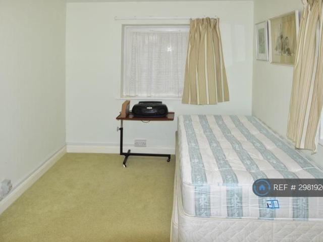 1 bedroom in a house share to rent