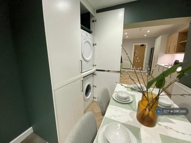 1 bedroom in a house share to rent