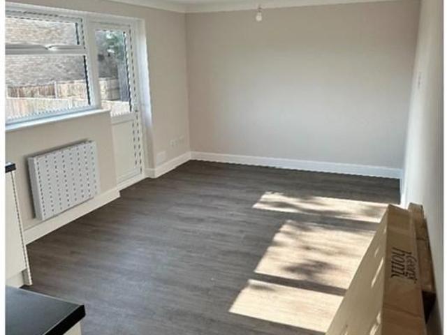 1 bedroom in a house share to rent