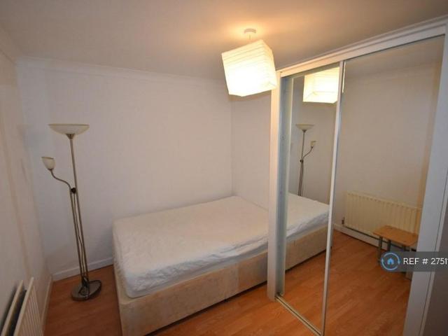1 bedroom in a house share to rent