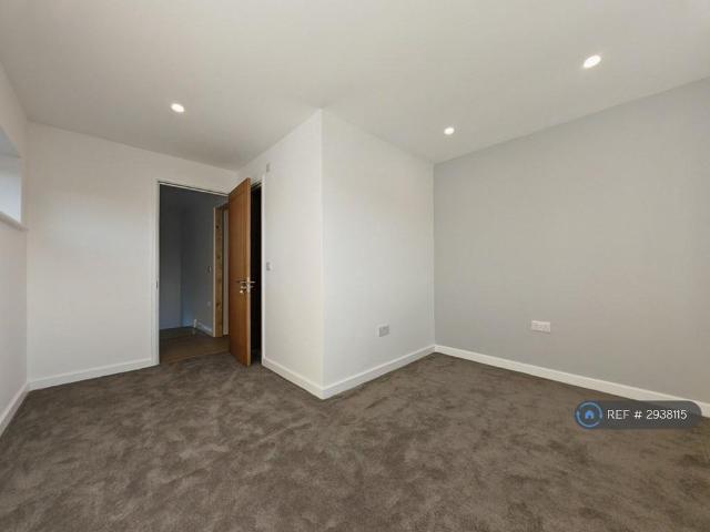 1 bedroom in a house share to rent