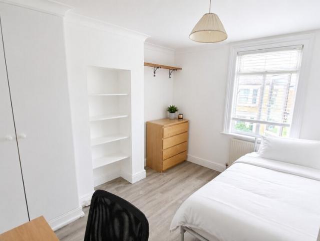 1 bedroom in a house share to rent