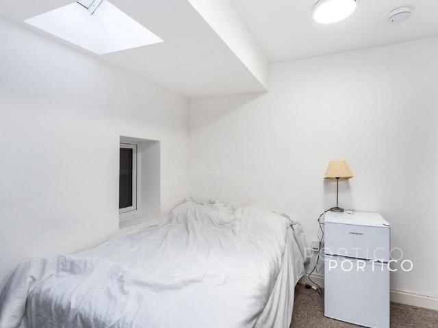 1 bedroom in a house share to rent