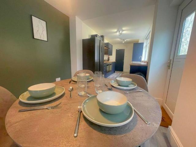 1 bedroom in a house share to rent