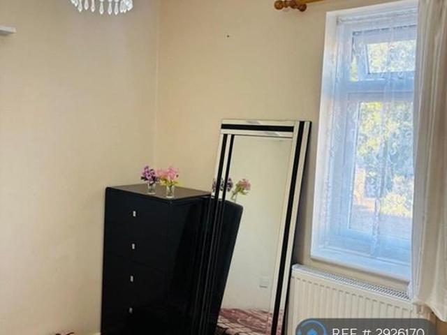 1 bedroom in a house share to rent
