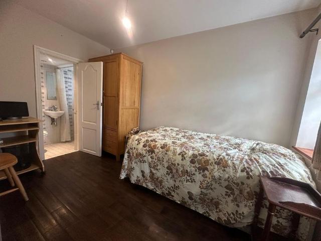 1 bedroom in a house share to rent