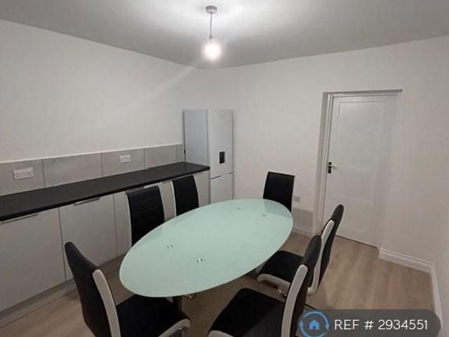 1 bedroom in a house share to rent