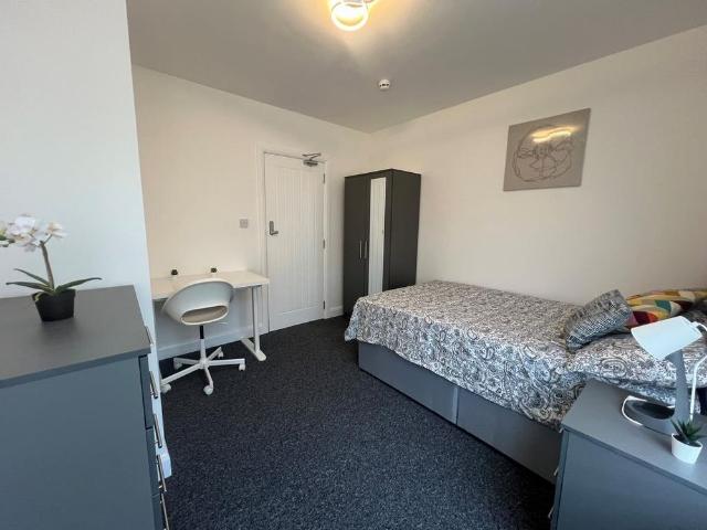 1 bedroom in a house share to rent