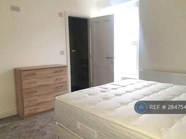 1 bedroom in a house share to rent