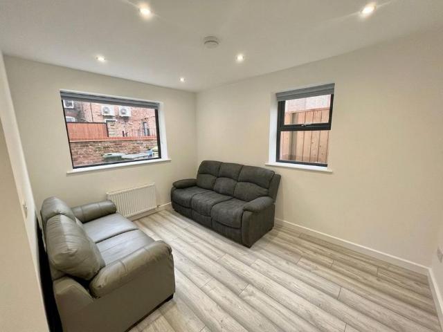 1 bedroom in a house share to rent