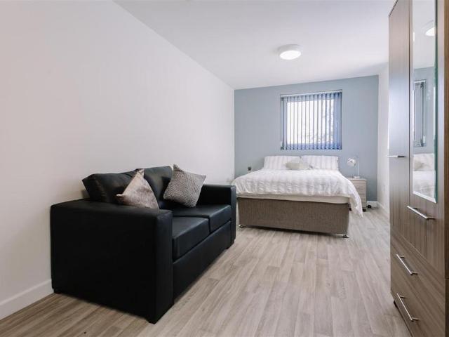 1 bedroom in a house share to rent