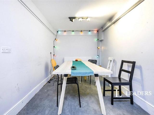 1 bedroom in a house share to rent