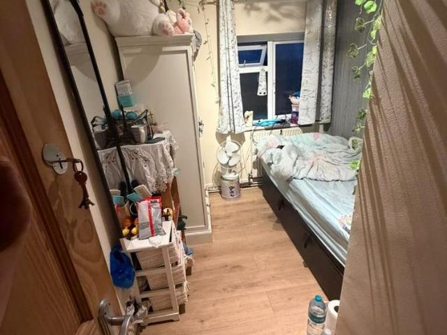 1 bedroom in a house share to rent