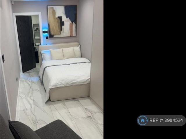1 bedroom in a house share to rent