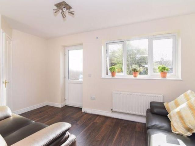 1 bedroom in a house share to rent