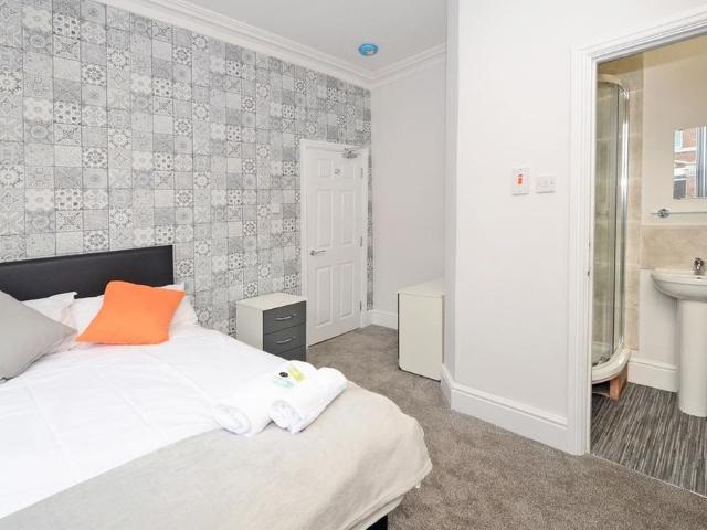 1 bedroom in a house share to rent