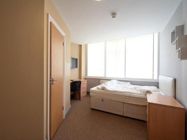 1 bedroom in a house share to rent