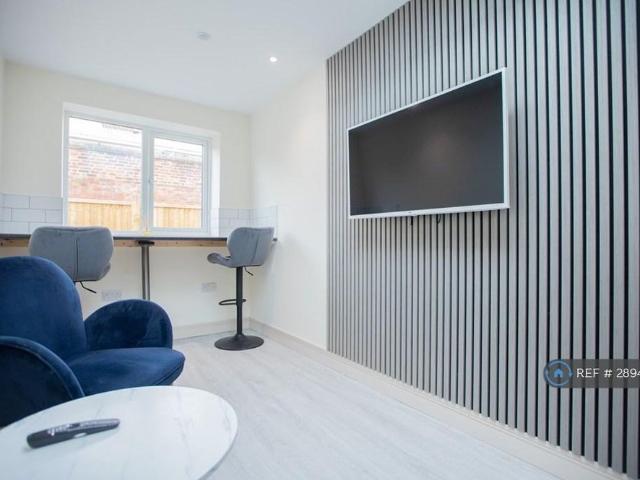 1 bedroom in a house share to rent