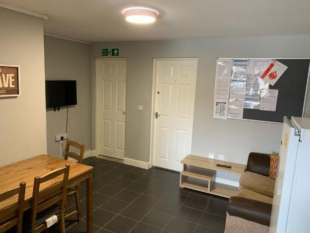 1 bedroom in a house share to rent
