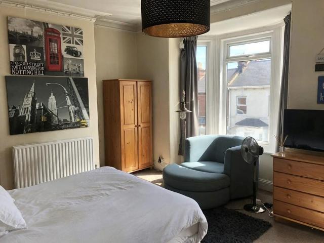 1 bedroom in a house share to rent