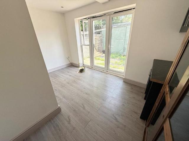 1 bedroom in a house share to rent