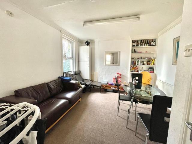 1 bedroom in a house share to rent