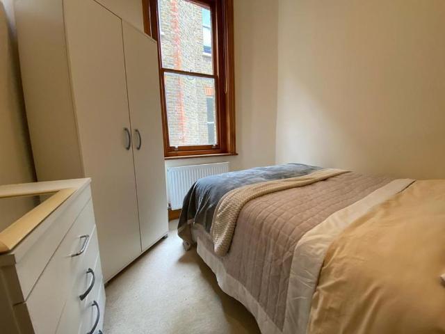 1 bedroom in a house share to rent