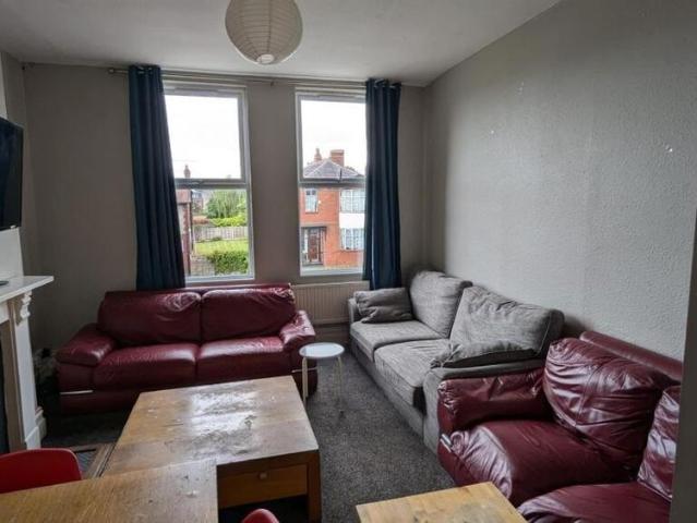 1 bedroom in a house share to rent