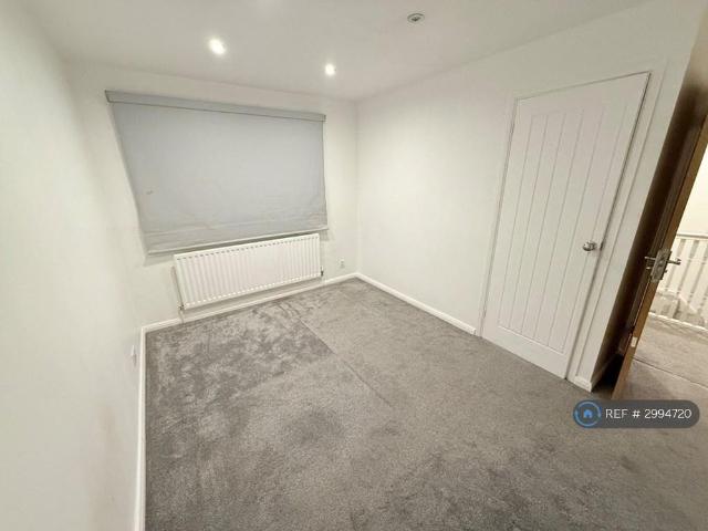 1 bedroom in a house share to rent