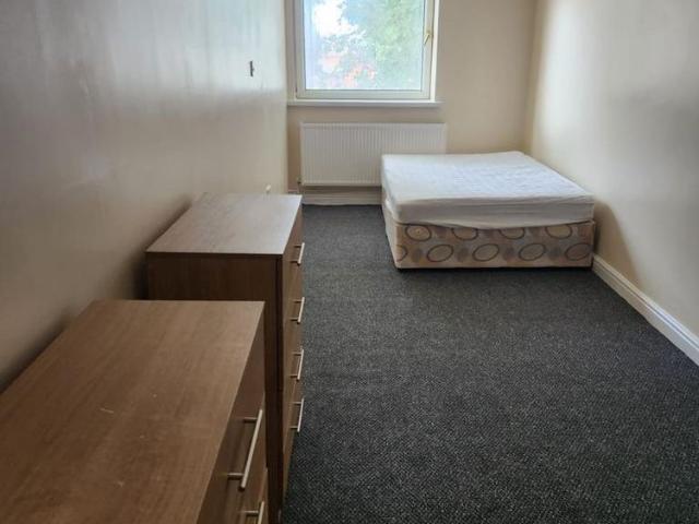 1 bedroom in a house share to rent