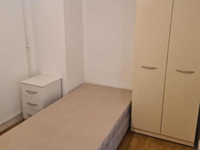 1 bedroom in a house share to rent