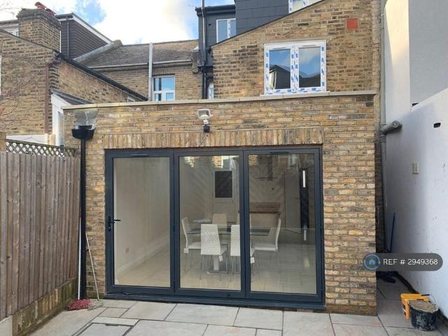 1 bedroom in a house share to rent