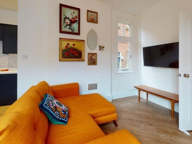 1 bedroom in a house share to rent