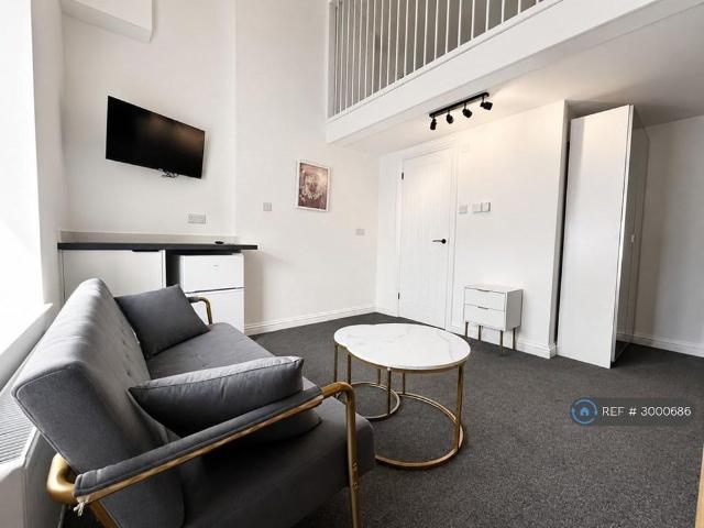 1 bedroom in a house share to rent