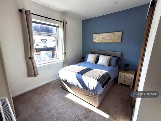 1 bedroom in a house share to rent