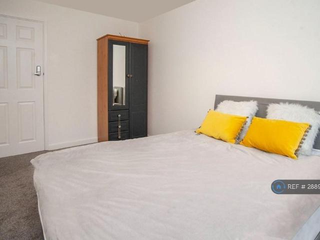 1 bedroom in a house share to rent