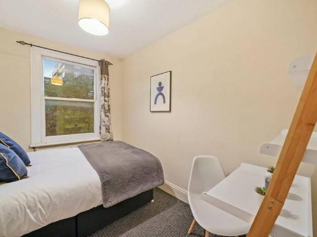 1 bedroom in a house share to rent