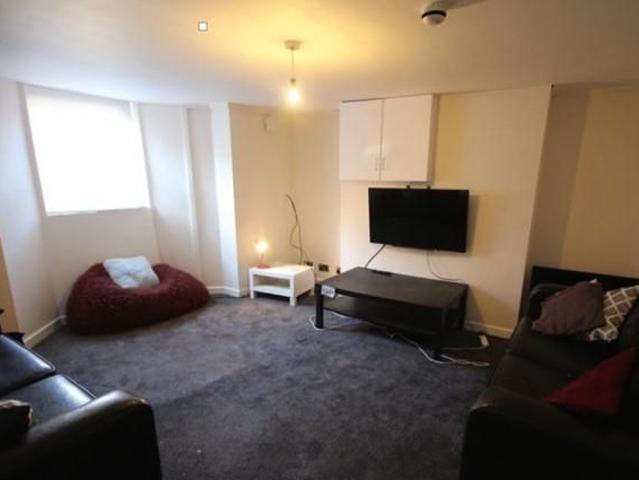 1 bedroom in a house share to rent