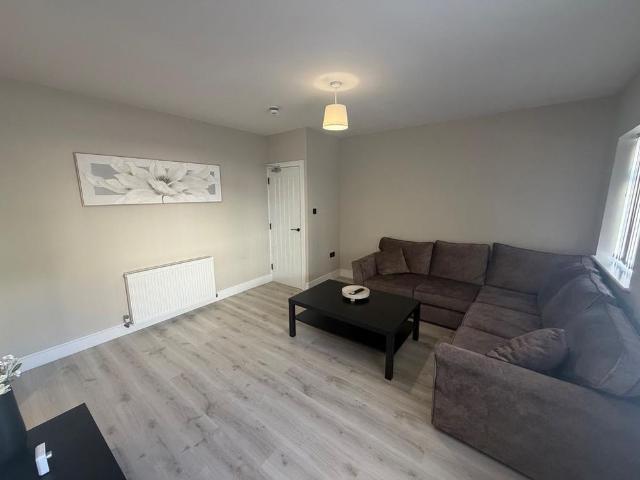 1 bedroom in a house share to rent