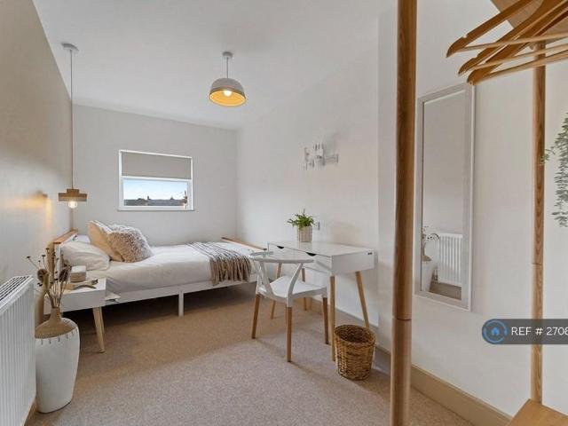 1 bedroom in a house share to rent