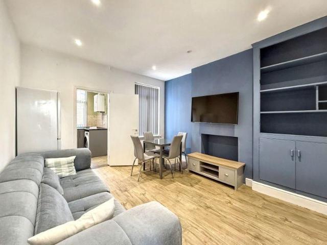 1 bedroom in a house share to rent