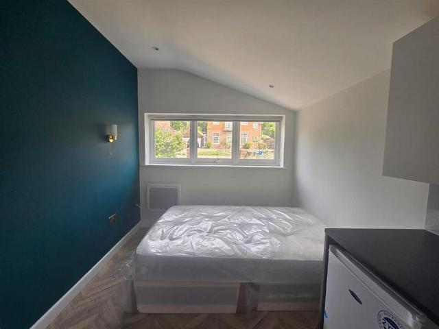 1 bedroom in a house share to rent