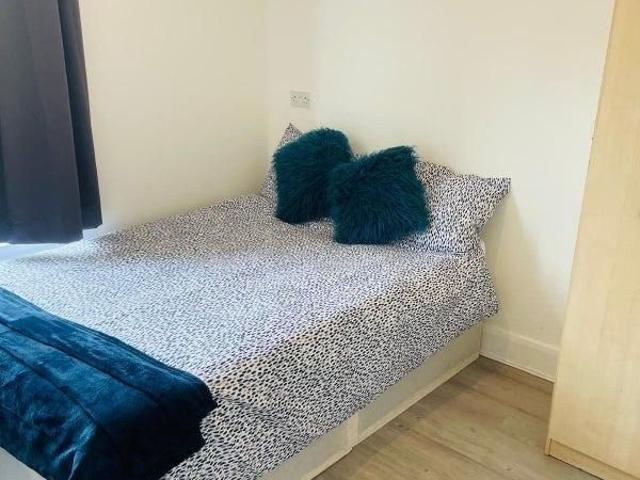 1 bedroom in a house share to rent
