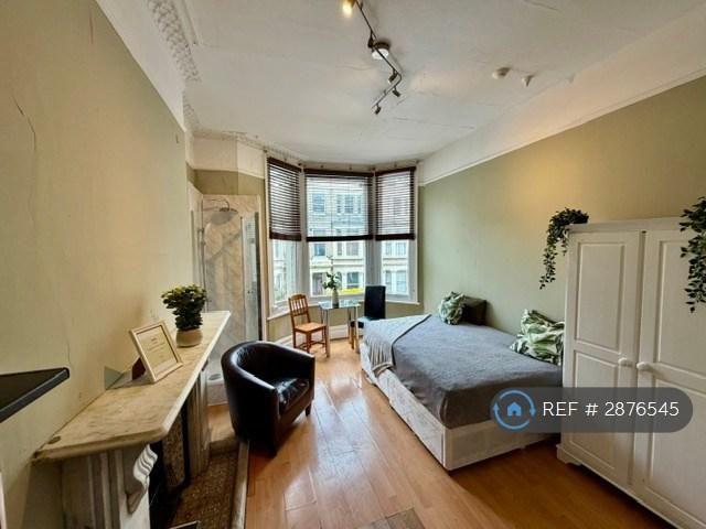 1 bedroom in a house share to rent