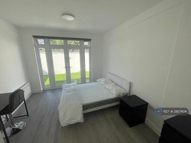 1 bedroom in a house share to rent
