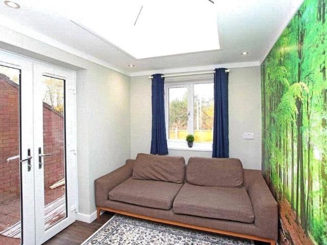 1 bedroom in a house share to rent