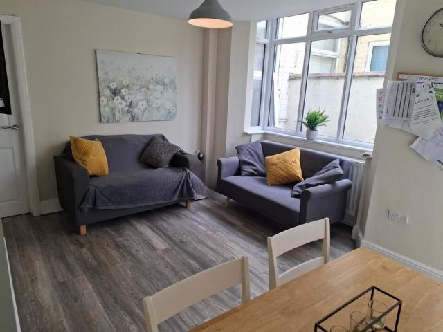 1 bedroom in a house share to rent